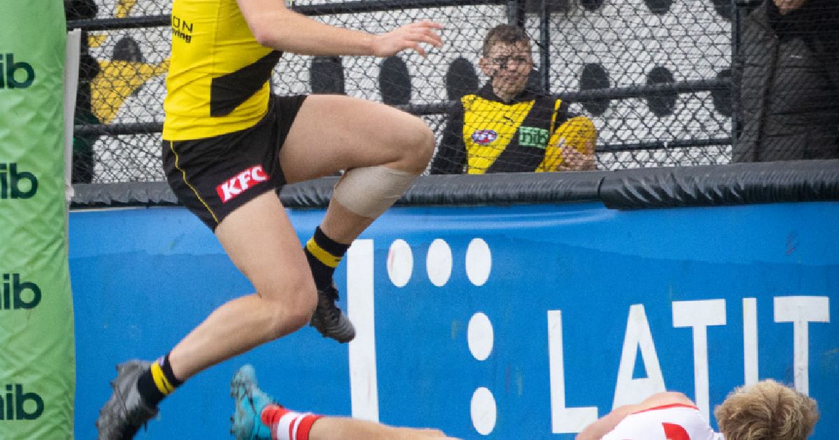 vinh nguyen - Aussie Rules Footy Seriours | LensCulture