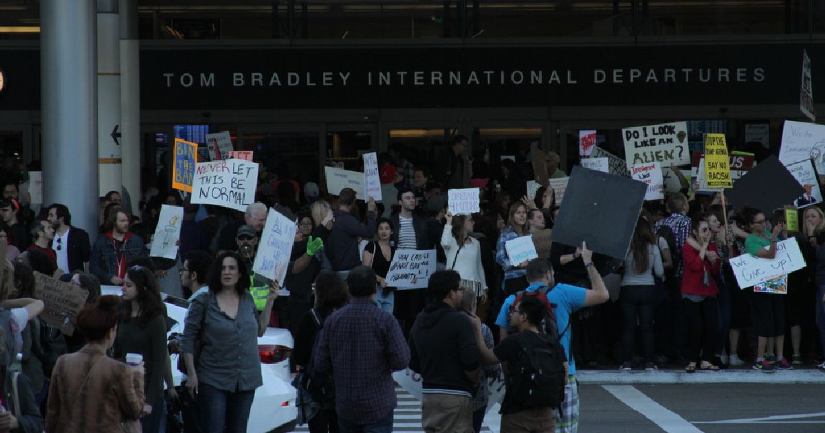 Geo Moreno - People Come Together - The Day LAX Shut Down | LensCulture